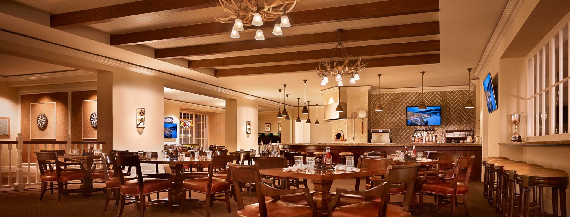 Park City Pubs - Daly's Pub & Rec | Montage Deer Valley®
