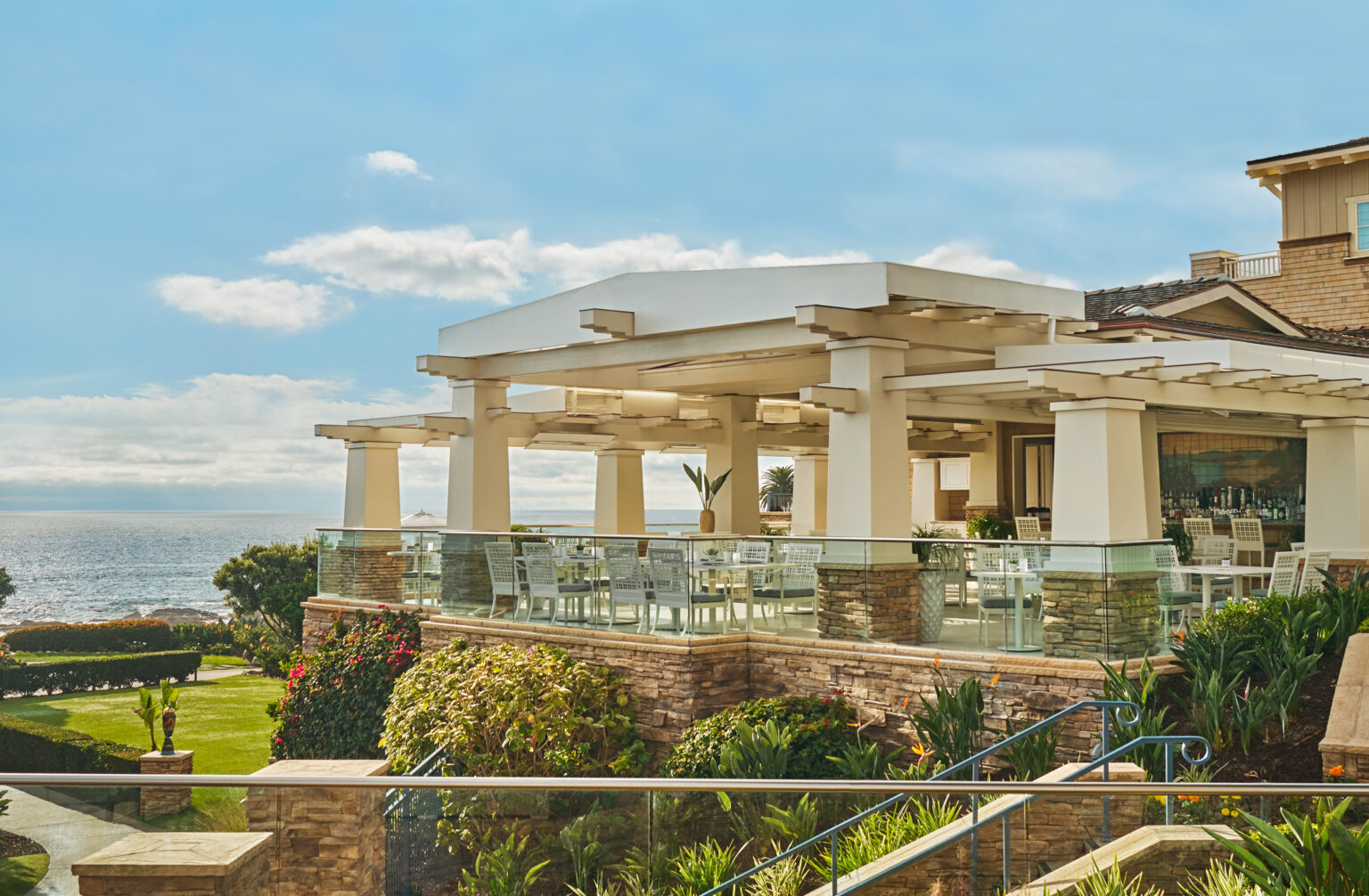 Mosaic Bar & Grille | Dine Oceanfront | Montage Laguna Beach