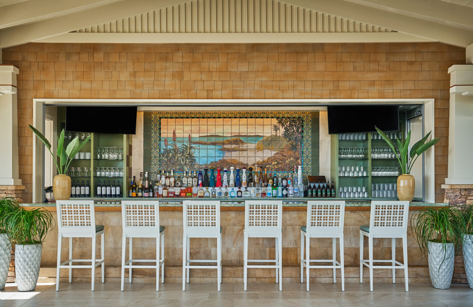 Mosaic Bar & Grille | Dine Oceanfront | Montage Laguna Beach